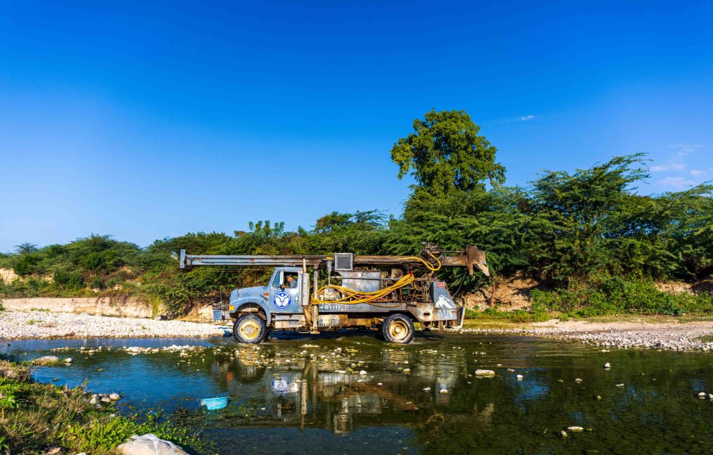 Dusty Roads and Drilling Rigs: Water For A Thirsty Land (part two ...